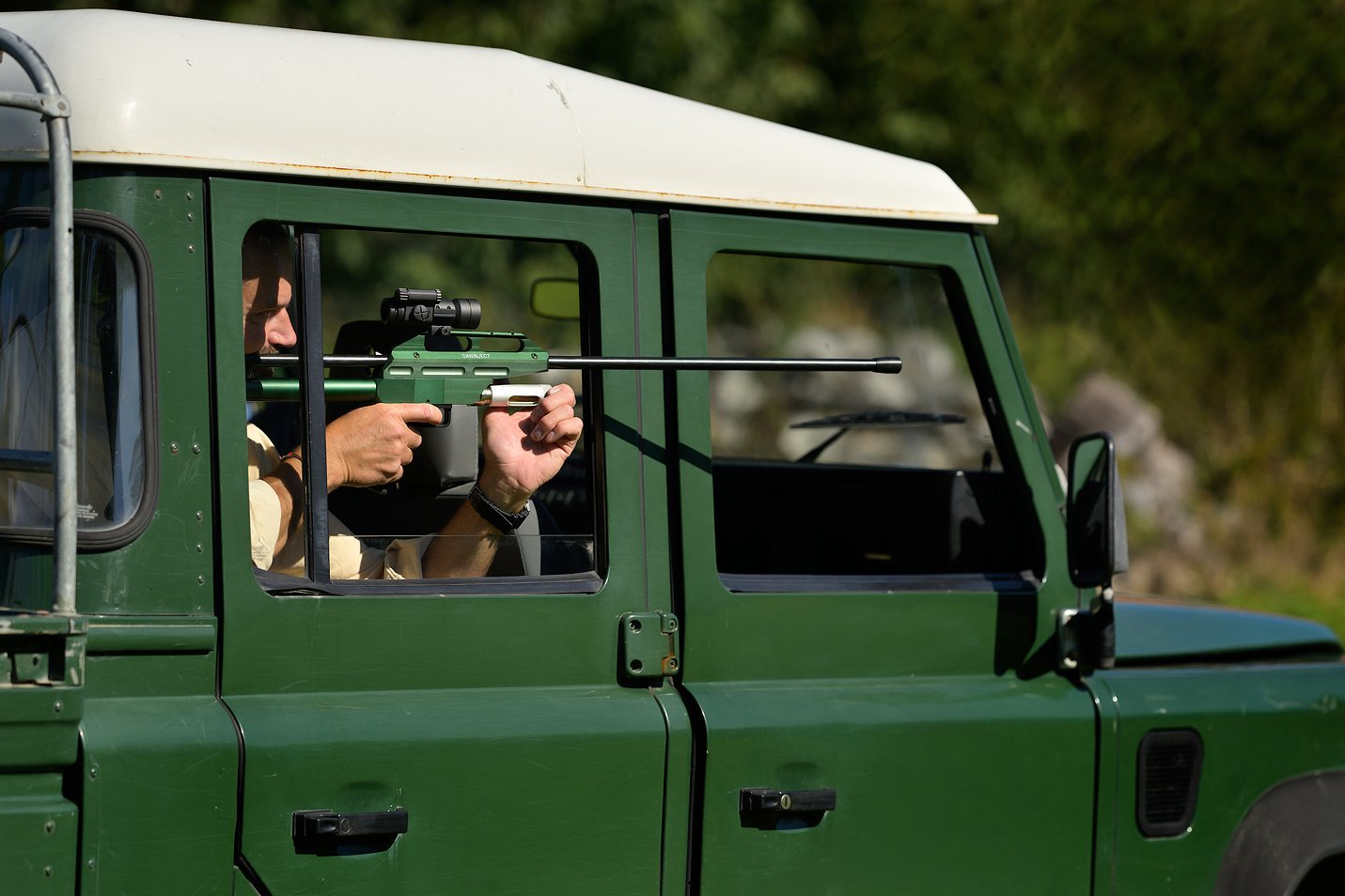 Rifles for remote immobilization | DANiNJECT